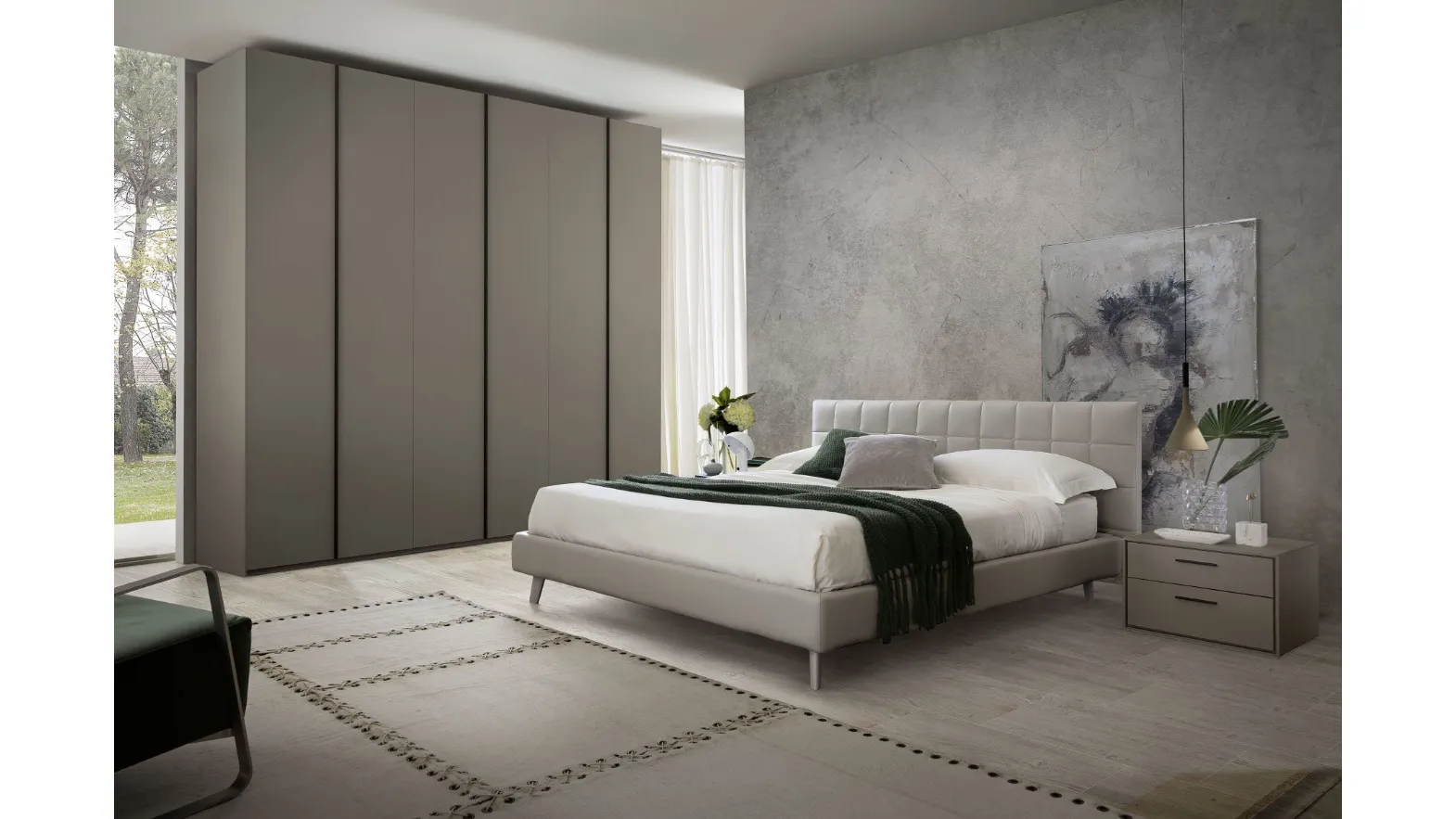Camera matrimoniale completa di letto imbottito, armadio e gruppo letto